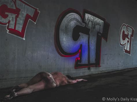 Red Raw Molly S Daily Kiss