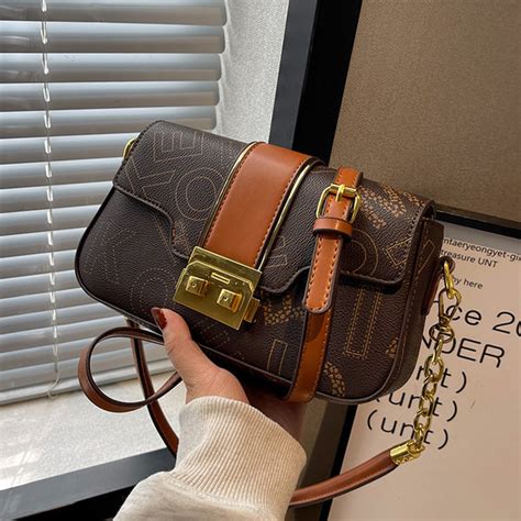 Badu Bg Дамска ежедневна чанта от еко кожа с принт и цип Badu Bg