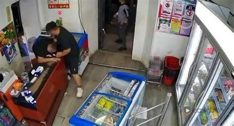 Movie Бүр бодогдоод уур хүрээд бичиж байна Нэг худалдагч эмэгтэй 1 новшийн баачкад үxтлээ