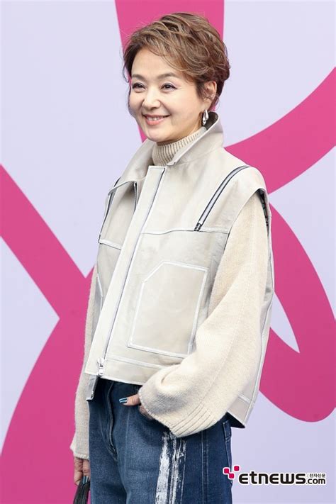 [포토] 배종옥 스타일리시한 패션 전자신문