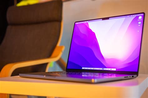 Living With The New Inch Macbook Pro Mark Ellis Reviews