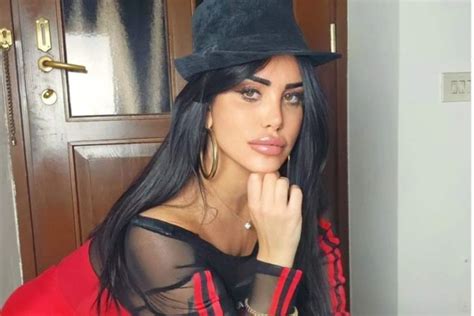 Marika Fruscio La Showgirl Simbolo Di Napoli Forse Non Conosci Le Sue Origini
