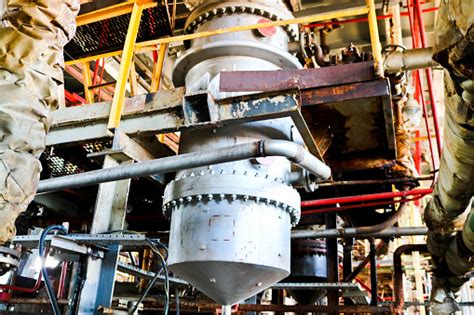 파이프라인 펌프 탱크 열교환기 플랜지 및 밸브 화학 석유화학 정유 공장에서의 화학 공정 장비의 수리 제조에 대한 스톡 사진 및 기타 이미지 Istock