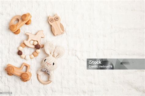 에코 악마 아이 나무 장난감 아기와 유아를 위한 지속 가능한 발달 감각 장난감 0명에 대한 스톡 사진 및 기타 이미지 0명
