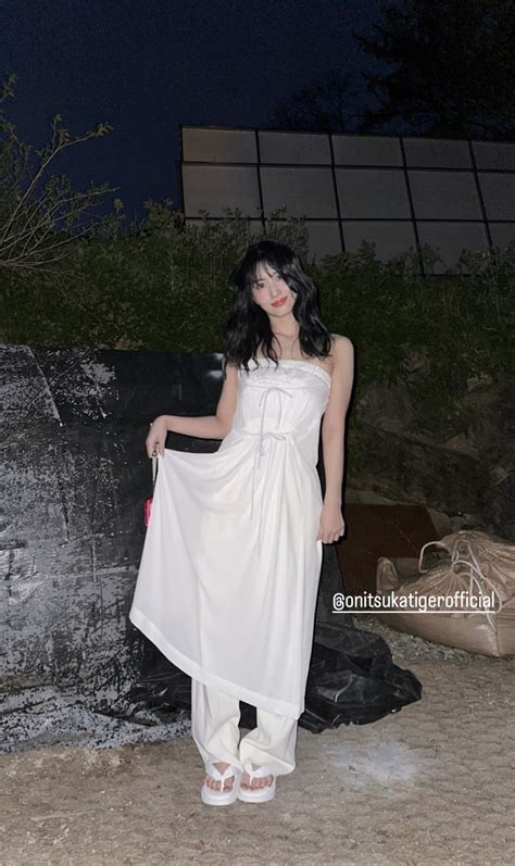 Momo Hirais Feet