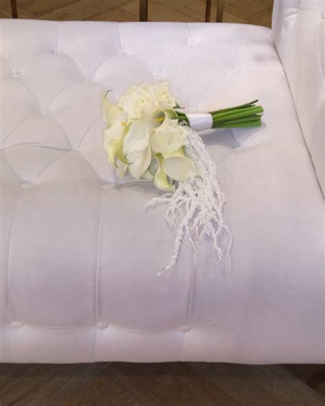 알로하🌸 유료광고 성큼 다가온 홀리데이 시즌이니만큼 연말 모임도 많고 겨울 여행도 많이 계획하고 계실 텐데요 디올뷰티에서 이번 홀리데이 시즌에만 만나볼 수 있는