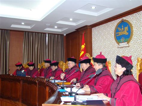 Үндсэн хууль зөрчсөн Хувь хүний нууцын тухай хуулийн заалтыг хүчингүй болгов