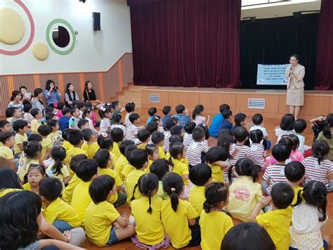 서초구육아종합지원센터 지난 2일금 센터 강당에서 어린이집 영유아들을 대상으로 성폭력 예방 인형극