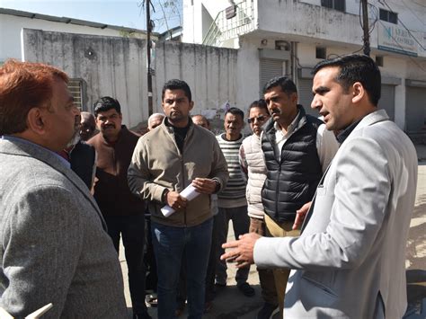 Sonipat Sewer Overflow Troubled People Dc Dr Manoj Kumar Inspection सोनीपत में सीवरेज ओवरफ्लो