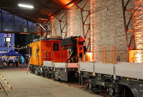 Neuer Vgf Windhoff Gleisarbeitszug Mit Schienentransportwagen In Der