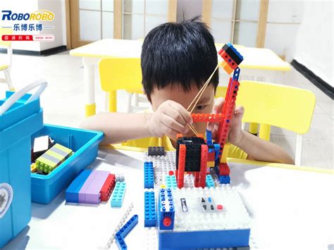为什么选择乐博乐博？教育机器人发展现状分析 加盟星百度招商加盟服务平台