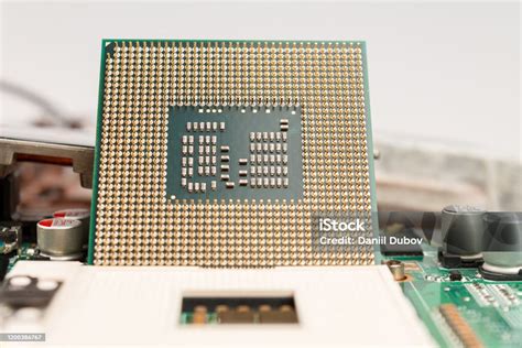 마더 보드 배경에 컴퓨터 cpu 클로즈업 중앙 프로세스 장치의 소켓 마더 보드와 cpu의 연결 프로세서 칩의 구조 멀티 코어