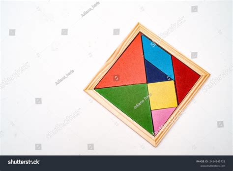 나무로 만든 탱그램 퍼즐 모양의 맨 스톡 사진 2414645721 Shutterstock