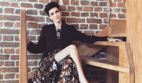 ИВА СОФИЯНСКА СЕ ОФЪКА КАТО МОМЧЕ СНИМКА