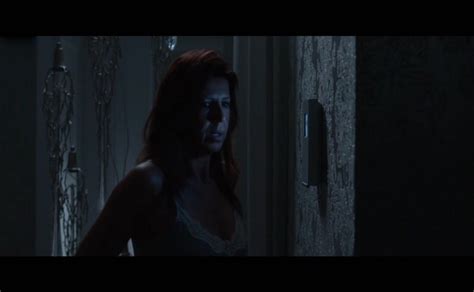 Isa Hoes Breasts Scene In De Ontsnapping Aznude