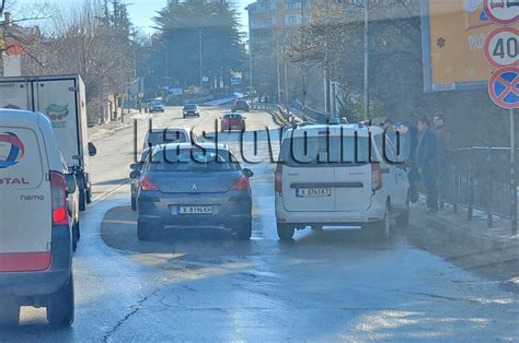 Верижна катастрофа с 4 коли затрудни движението по булевард Освобождение