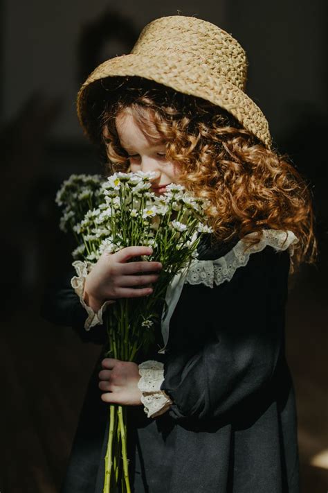 Рыжая девочка с веснушками идеи для фото с ромашками Easter Recipes Easter Dinner Easter Teens