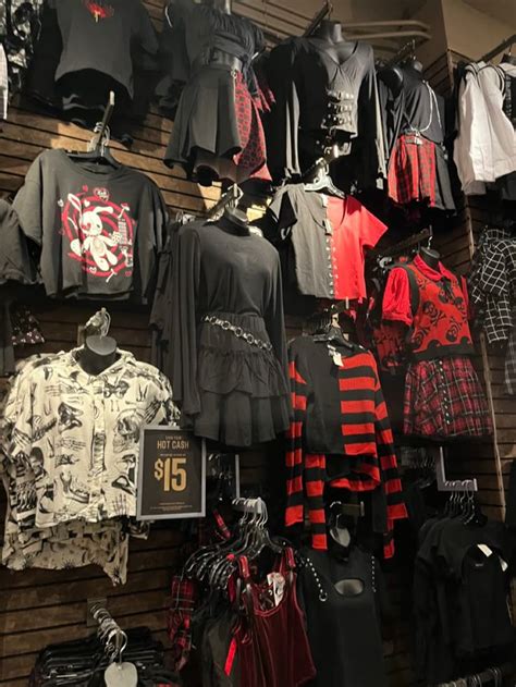 ♥️ Hot Topic ♥️ Hot Topic Clothes Cool Outfits Alt Outfits