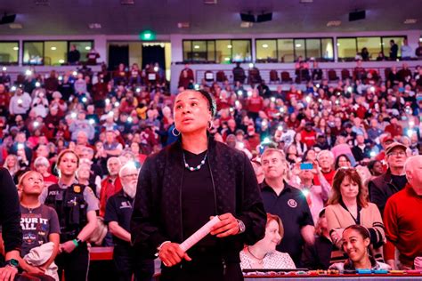 Dawn Staley Usc Womens Basketball Battling Iowa For Nations No 9 Recruit