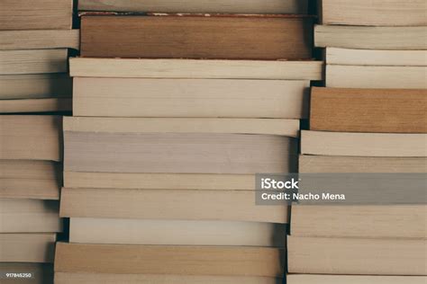 배경도 서의 스택입니다 디자인에 대 한 배경으로 서의 행입니다 교육과 지혜 개념입니다 오래 된 빈티지 책 배경입니다 0명에 대한 스톡 사진 및 기타 이미지 Istock