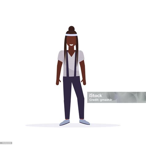 긴 머리 캐주얼 남자 서 자세 웃 고 있는 아프리카계 미국인 남자 입고 유행 옷 남성 만화 캐릭터 전체 길이 평면 흰색 배경 개념에 대한 스톡 벡터 아트 및 기타 이미지