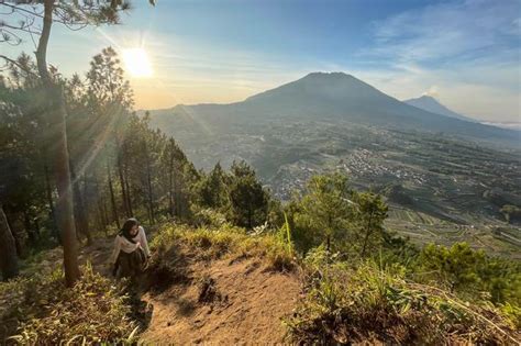 8 Tips Naik Gunung yang Aman untuk Pemula - Varia Katadata.co.id