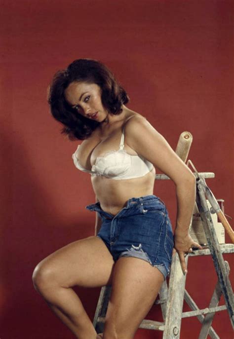 Classic American Pin Up Icon Stunning Photos Of Young Bonnie Logan And