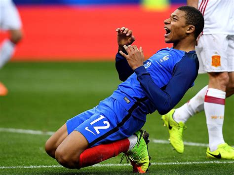 100 Kylian Mbappe Wallpapers