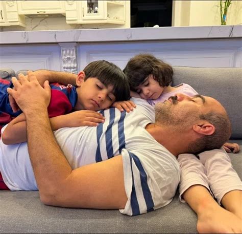 انتشار تصویری از محسن تنابنده در کنار فرزندانش به مناسبت روز پدر قطار