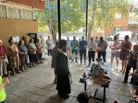 В Горно Озирово осветиха курбан в чест на Пресвета Богородица снимки