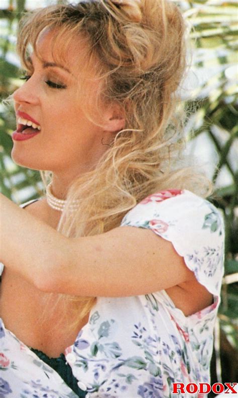 Sexy Retro Nude Blondes Enjoy Kissing And L Xxx Dessert Picture 2