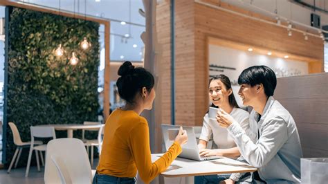 11 Phrases People Say To Sound Smart But Actually Mean Nothing Yourtango