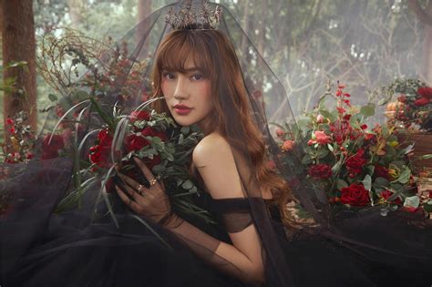 每日客片欣赏丨魅惑精灵森系黑婚纱照 知乎