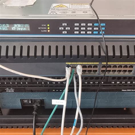 Syncserver S600 Up Cisco Switch Middle And Cisco Router Down Download Scientific Diagram