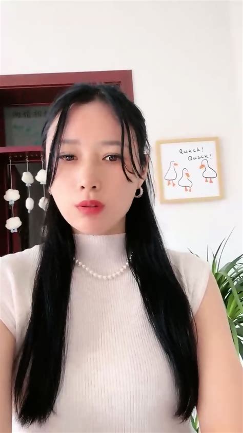 气质美少妇的诱惑搔首弄姿摆姿势，脱掉裙子揉骚穴 Eporner