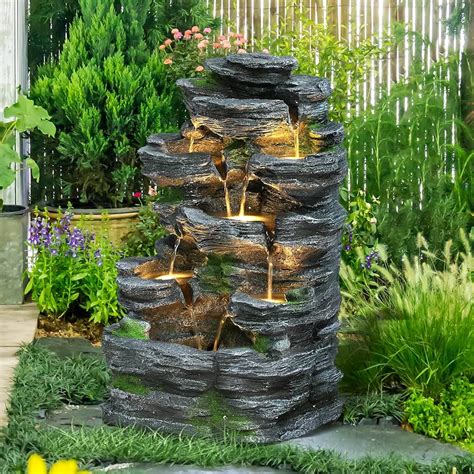 Jardines Verdes Con Fuentes De Agua