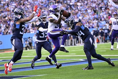 Sam Darnold Leads Vikings To 3rd Straight Win Beating Titans 23 13