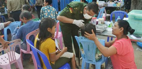 တပ်မတော်မြစ်တွင်းသွား ဆေးရုံရေယာဉ် ရွှေပုဇွန် နှင့် မြစ်ရေယာဉ် စကု ညောင် တုန်းမြို့၊ ဆားမလောက်က