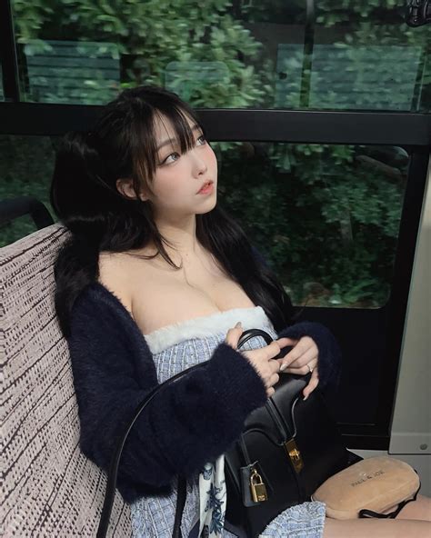 Miya Wei 想清晰照片的我發現一件有趣的東西🤓 Ai化的照片餒😆 Instagram