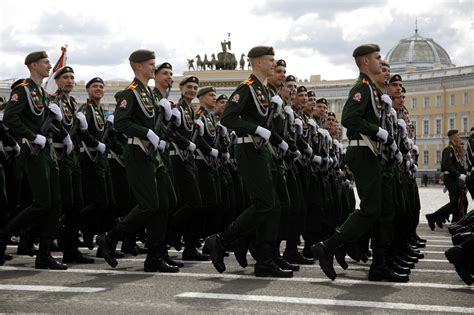Картинка солдаты на параде 62 фото