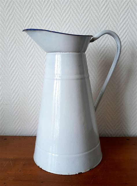 Broc En Tôle émaillée Vintage Luckyfind