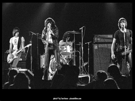 Ramones Live Wallpaper