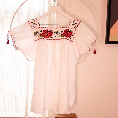 1990s Early 2000s Vintage Mexican Hand Embroidered Rose Motif Top