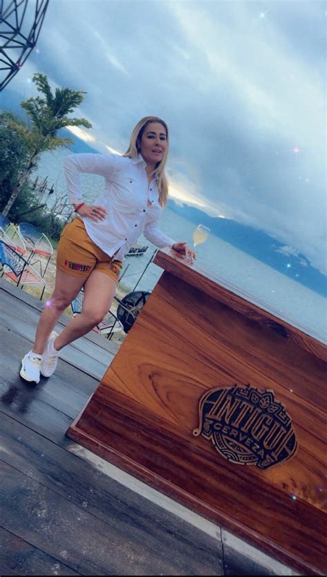 Angie Pusey Así Les Deseo Un Bonito Miércoles Angiepusey