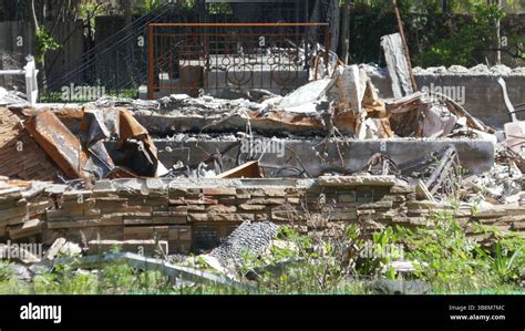 Altadena California Usa 7th May 2025 Altadena Aftermath And Cleanup