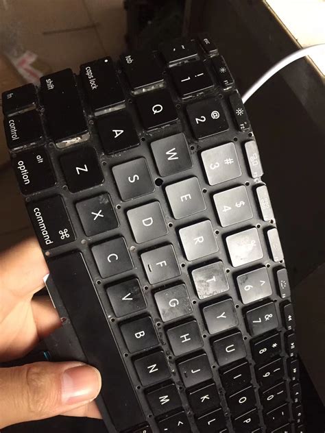 Macbook Air更换键盘 拆机更换原装键盘 标件库