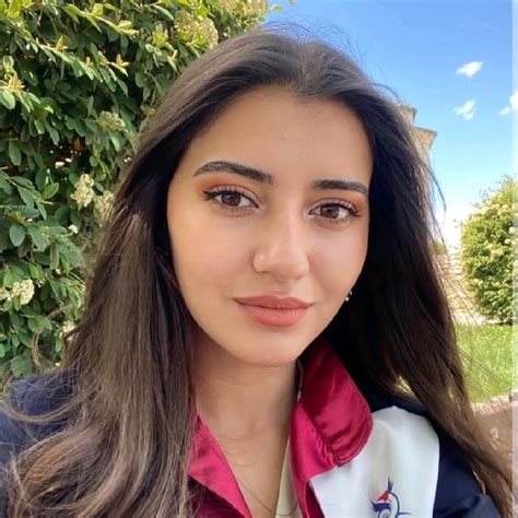 Didem Yılmaz Yemek Hizmetleri İşçisi Yeni Mezun And Yetiştirilmek