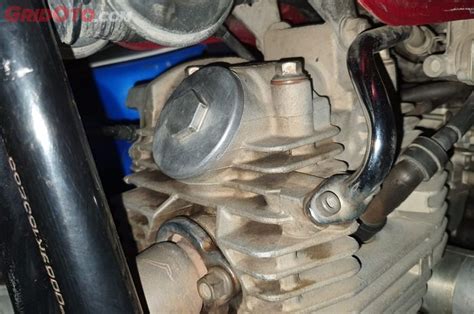 Kenapa Membuka Tutup Klep Mesin Motor Dianjurkan Pakai Kunci Khusus Gridoto
