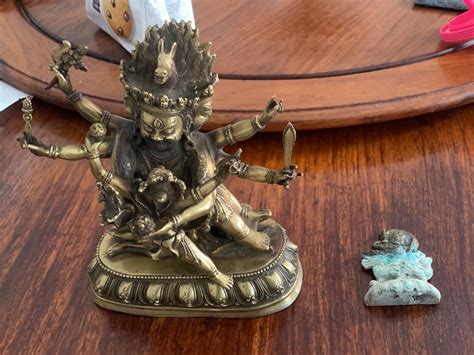 Хууль бусаар архелогийн хайгуул малтлага хийж олж авсан түүх соёлын дурсгалт зүйлийг худалдан