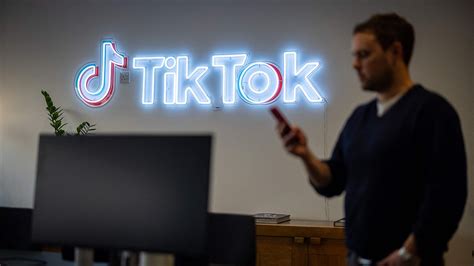 Tiktok Addiction Experts Weigh In On The Social Media Craze And Whats